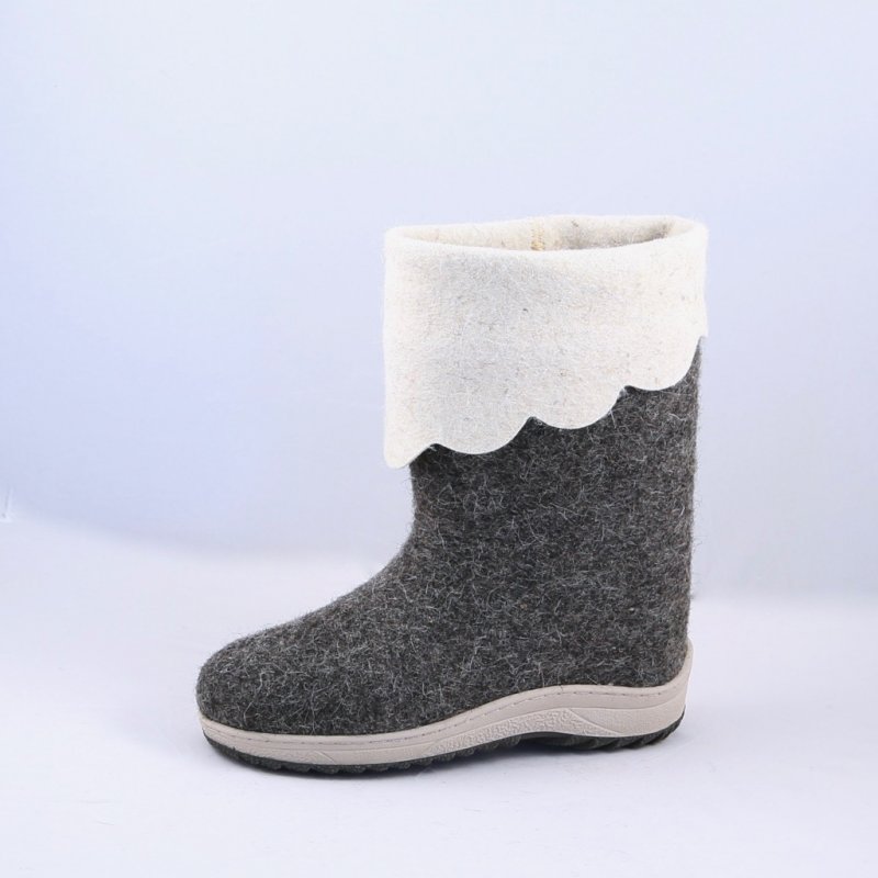 Valenki for women with thermoplastic soles